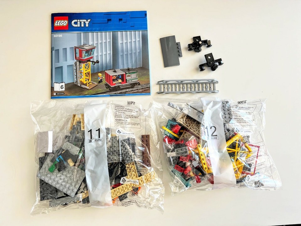 New LEGO City Cargo Train control center signal tower container car ...
