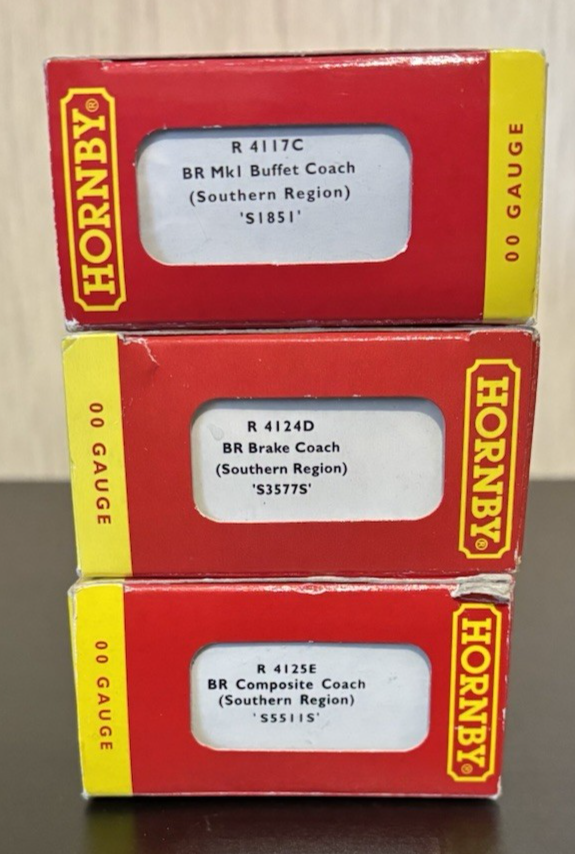 Rake of 3 Hornby BR Southern Region Coaches R4117C, R4124D & R4125E ...