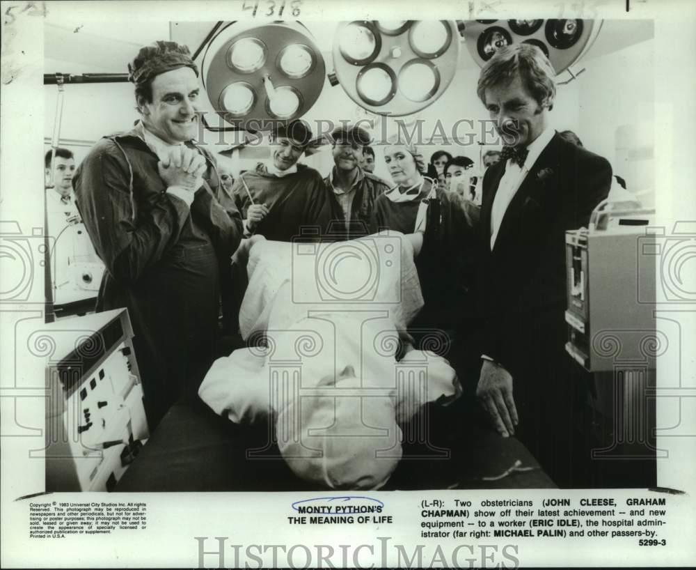 1983 Press Photo John Cleese & Graham Chapman in Monty Python's Meaning ...