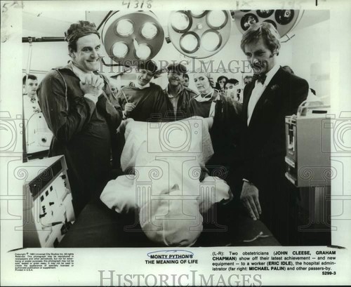 1983 Press Photo John Cleese & Graham Chapman in Monty Python's Meaning ...