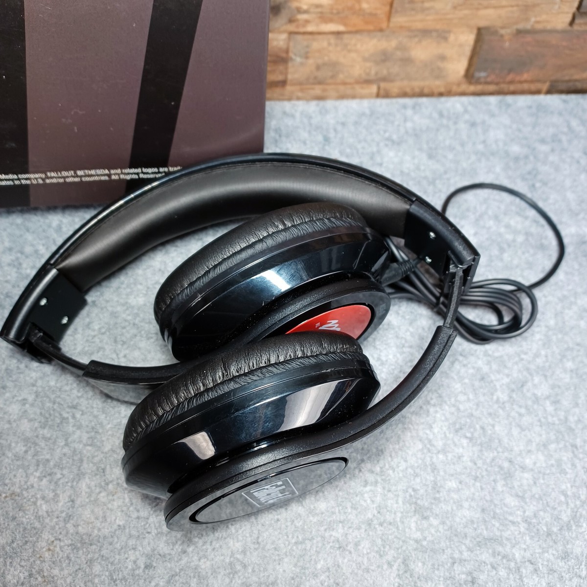 Fallout 4 Themed Headphones Fallout 4: The Top 10 Music & Audio Mods