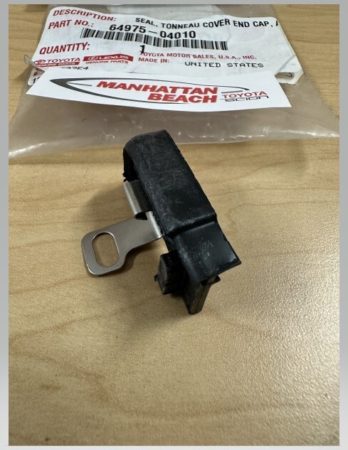 16-23 TACOMA TRI FOLD TONNEAU COVER HINGE PANEL END CAP SEAL 64975 ...