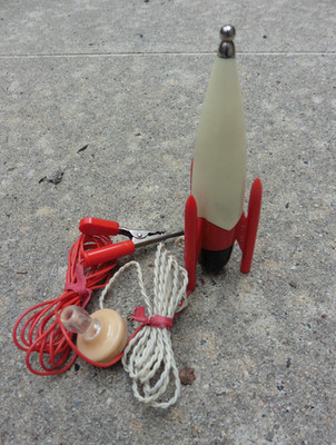 1950s Miniman Japan Model MG34 Rocket Crystal Diode Radio Big Fin ...