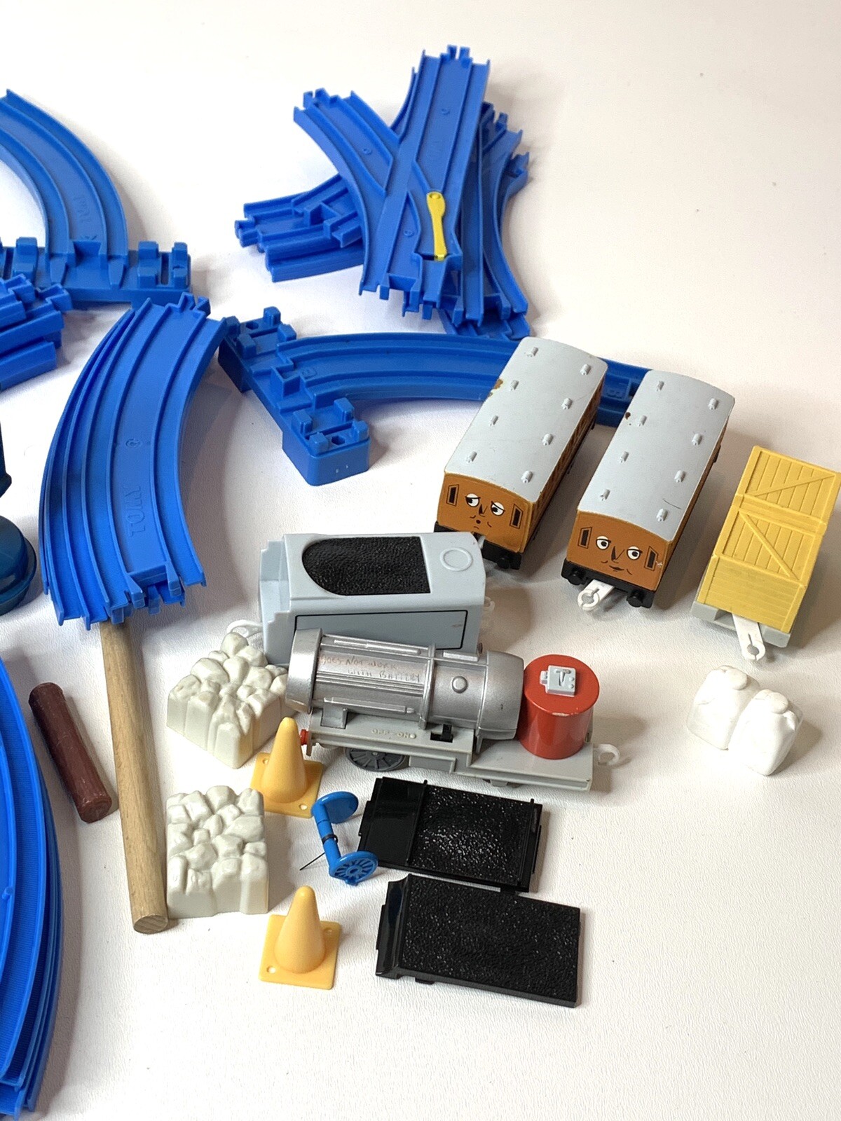 Thomas the Engine Blue Track TOMY LOT of 40 Pieces Tunnel “Y" Switches ...