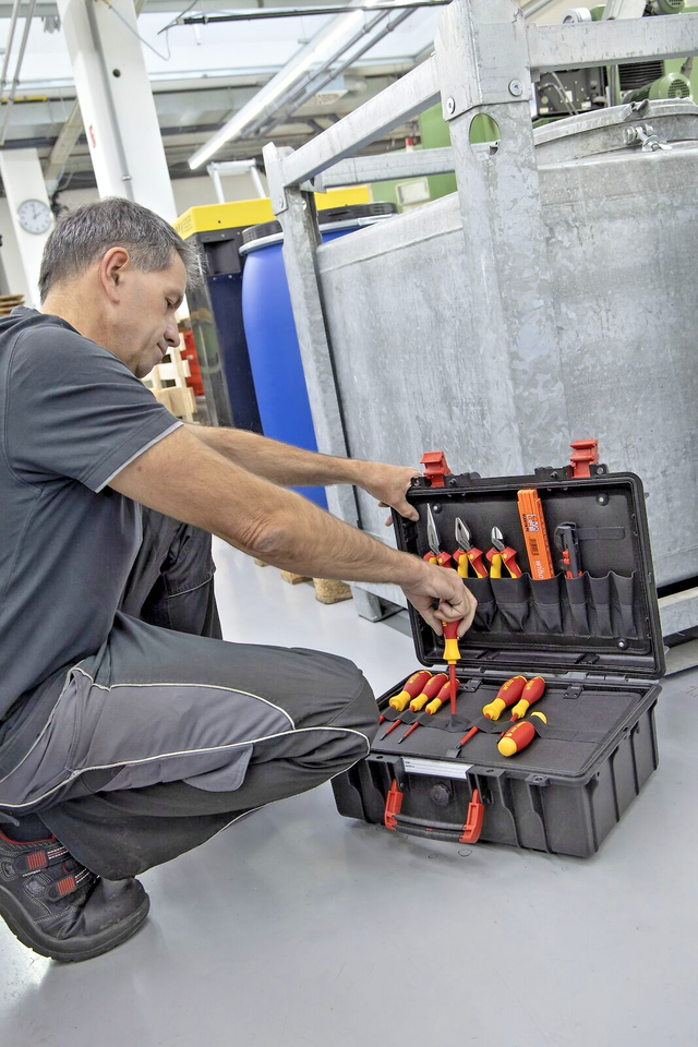 Wiha 45530 Electricians Screwdriver Pliers Grippers Ruler Tool Box VDE ...