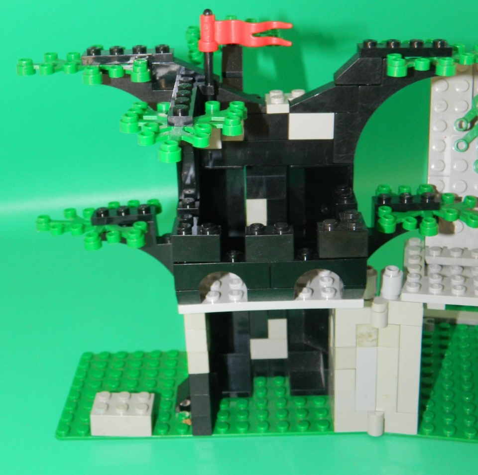LEGO Castle Camouflaged Outpost 6066 Vintage Forestmen instructions ...