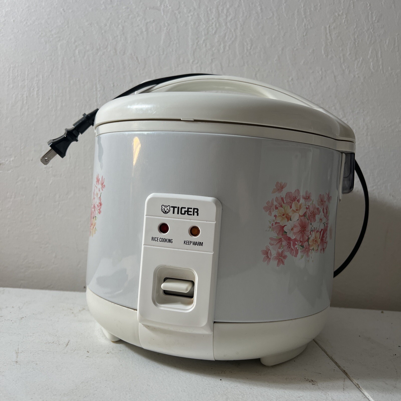 Tiger Rice Cooker (JNP-1000); 5.5 Cup, 1.3L, Warmer- Cleaned and Tested ...