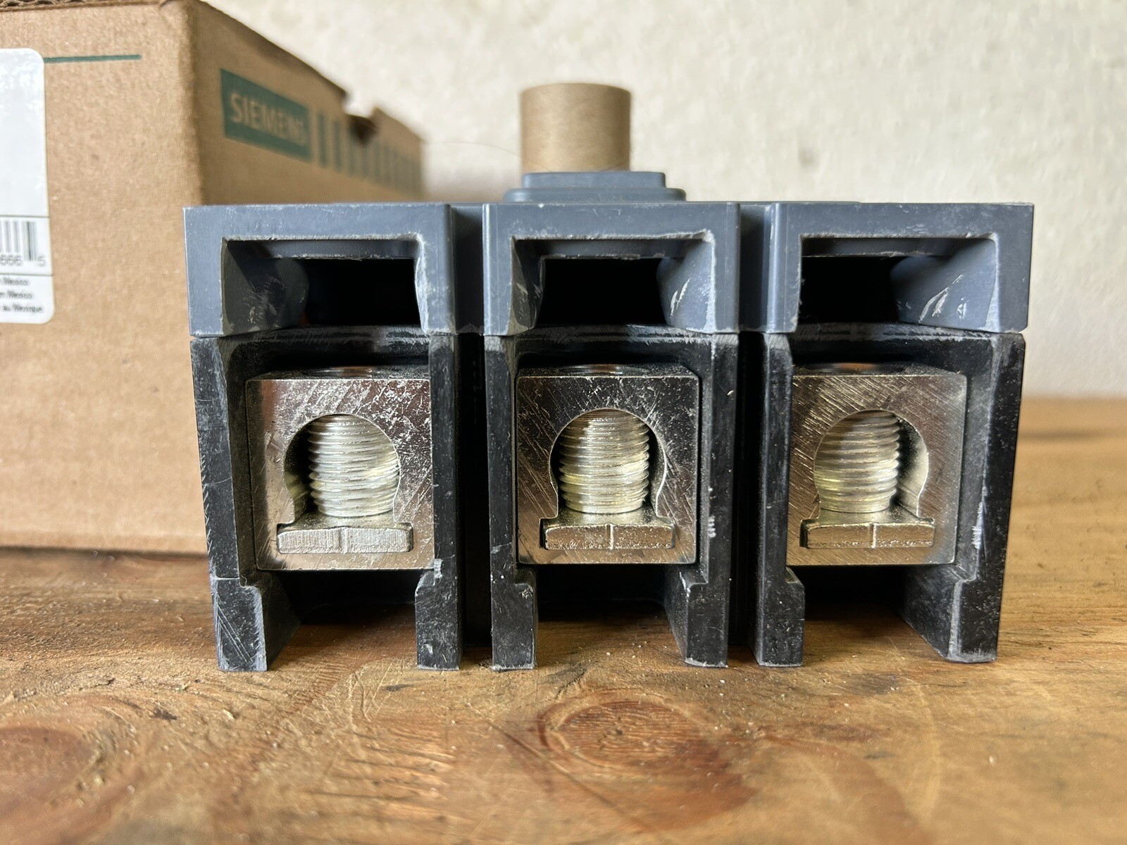 Siemens 3-Pole 200 Amp 240V Circuit Breaker (QR23B200) for sale online ...