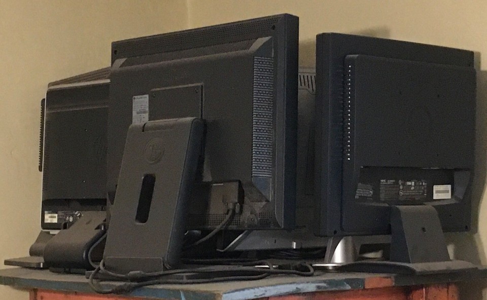 Lot of 10 Older Computer Monitors 15+ Years Old Monitor Lot | eBay