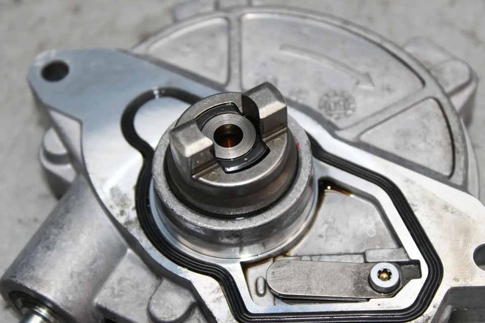 Vacuum pump vacuum pump A6402300465 Mercedes W169 A180 CDI year 10 | eBay