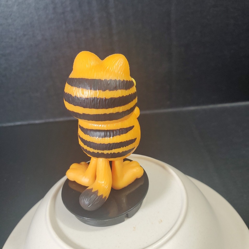 The Garfield Movie 2.5" Cat Action Figure With Black Base Stand Cup ...