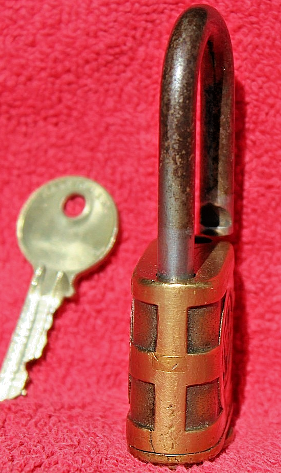 Y&T Cast Brass Padlock & Vintage Yale Key Stamford Connecticut Yale ...