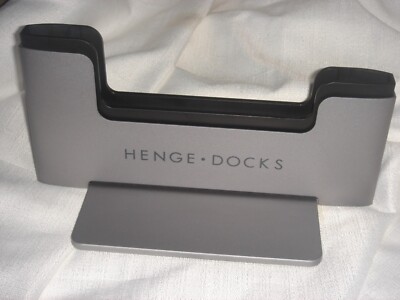 Henge Docks 15 Inch Retina Macbook Pro Vertical Docking Station ...