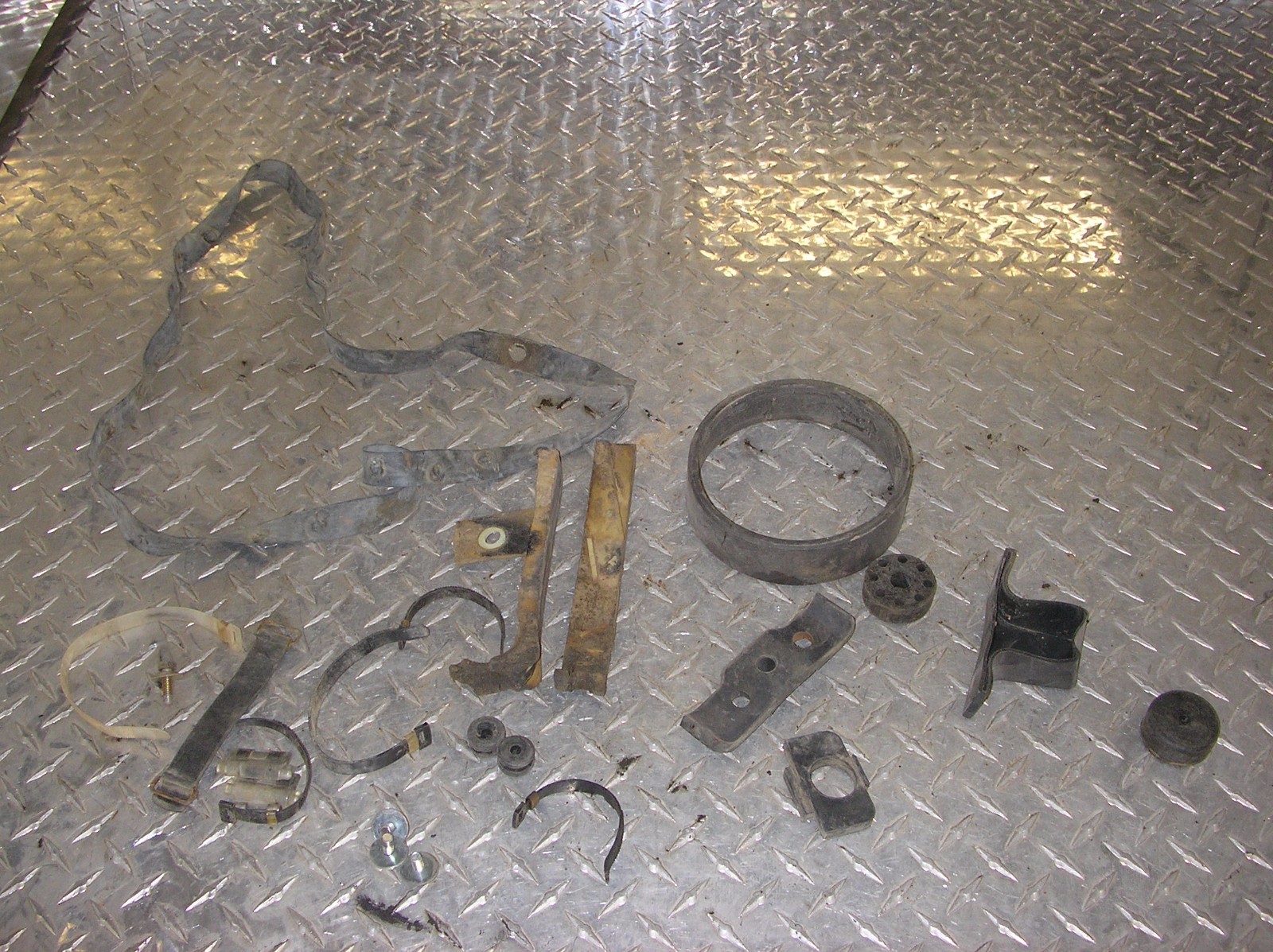 YAMAHA TRAILWAY 200 TW200 FRAME RUBBER MOUNTS BUSHINGS GUARD #90 | eBay