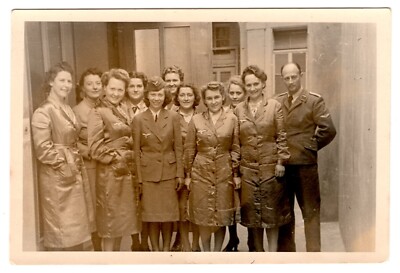 WWII German luftwaffe photo helferin group flak helpers women estate ...