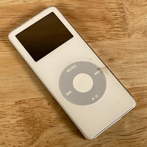 Apple iPod Nano 1st Generation A1137 White/Silver 1.5" LCD 2GB MP3 ...