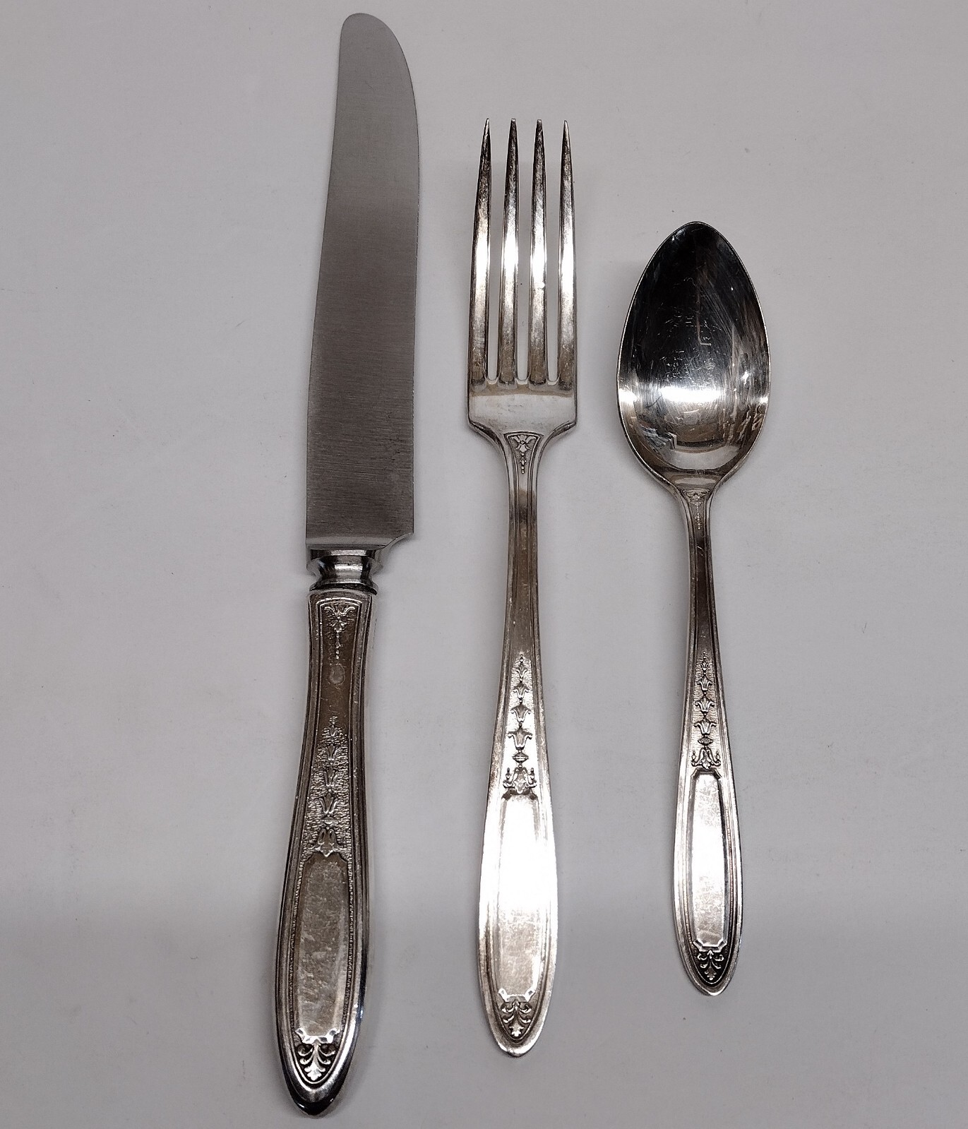40 Piece Oneida Community Made Tudor Plate Flatware Set Silverware | eBay