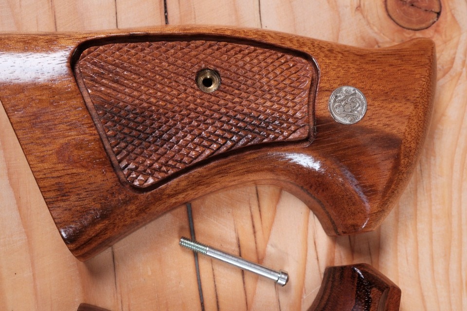 G379 Smith & Wesson N Frame Target Grips S&W Walnut Checkered Factory ...