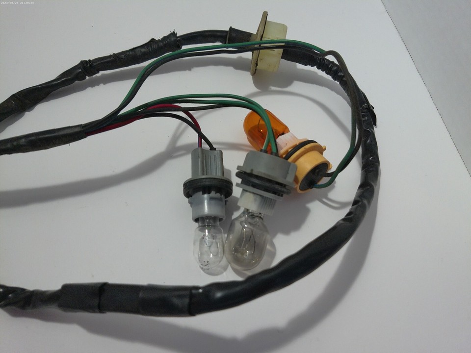 08 09 10 MAZDA 5 TAIL BRAKE LIGHT LAMP LENS BULB SOCKET WIRING HARNESS ...