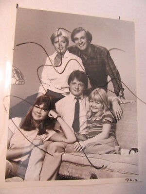 FAMILY TIES CAST 1982 Press Photo w MICHAEL J FOX, JUSTINE BATEMAN ...