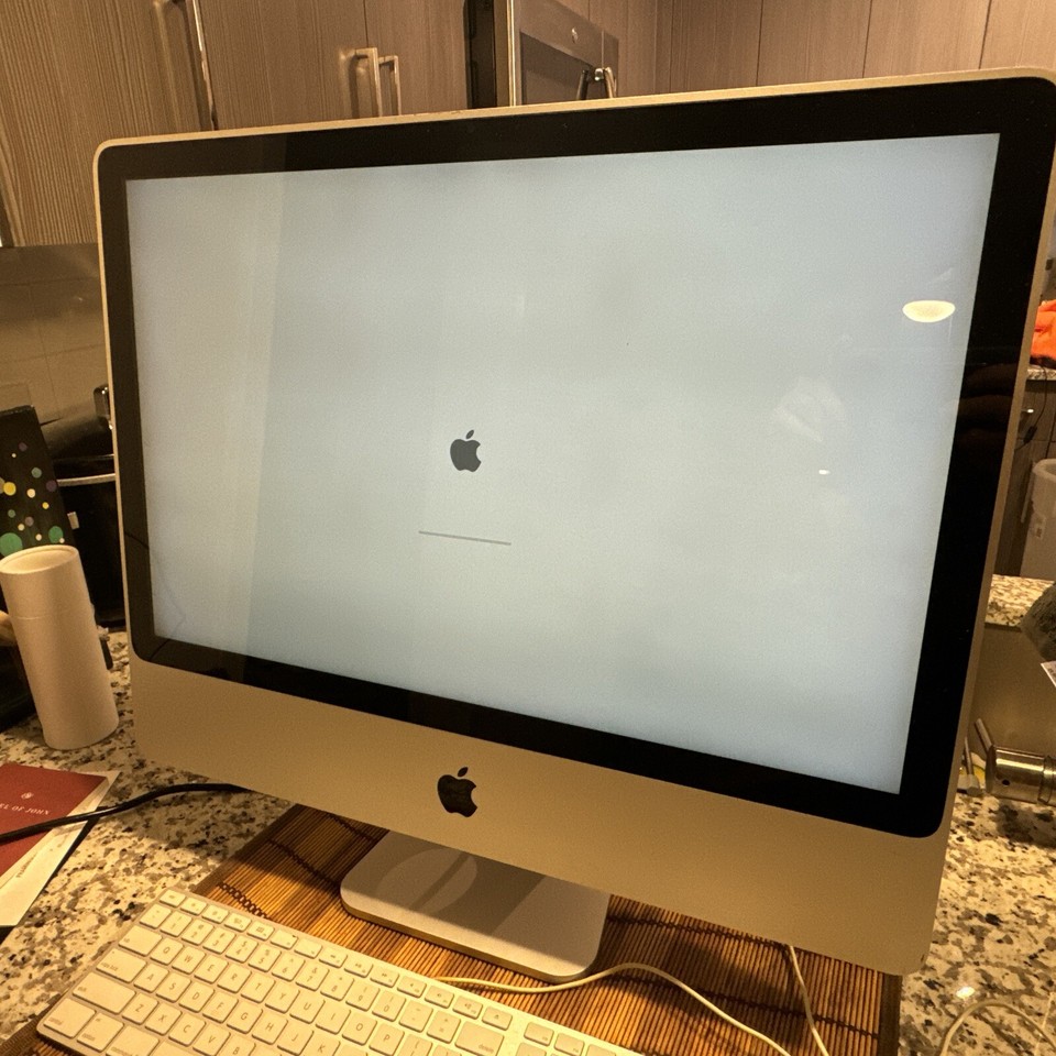 Apple iMac A1225 24" Desktop 2.4GHz Intel core 2Duo OSX 10.4, RAM 1GB ...