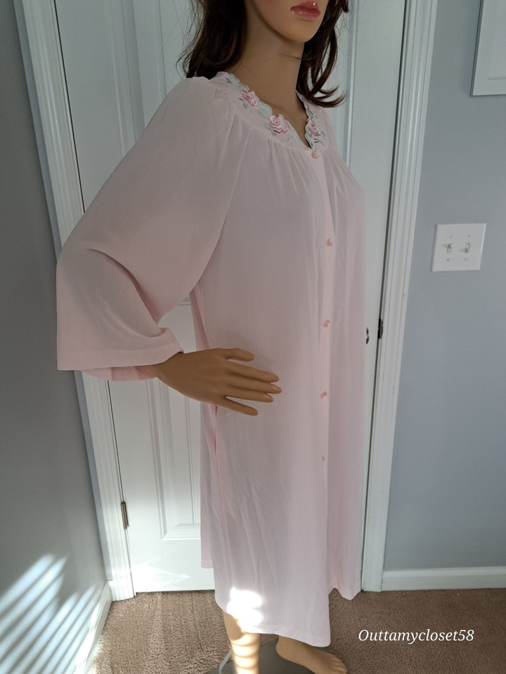 ShadowLine Button Front Robe. Size S. Embroidered Accents. Sissy Fem CD ...