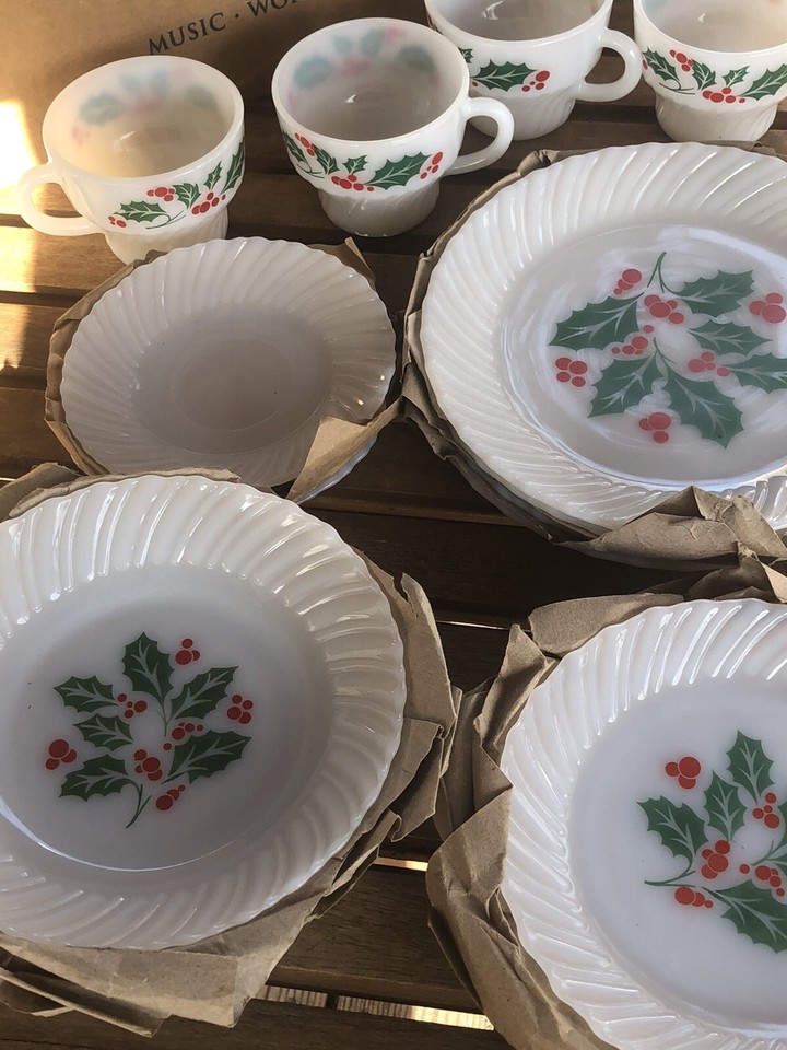 Set of 20 Termocrisa Mexico Milk Glass Christmas Holly Berry Plates Cup ...