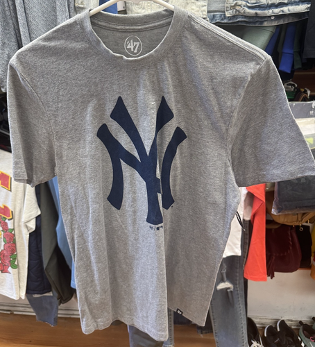 New York Yankees Cooperstown Collection Huntington NY Logo T-shirt Size ...
