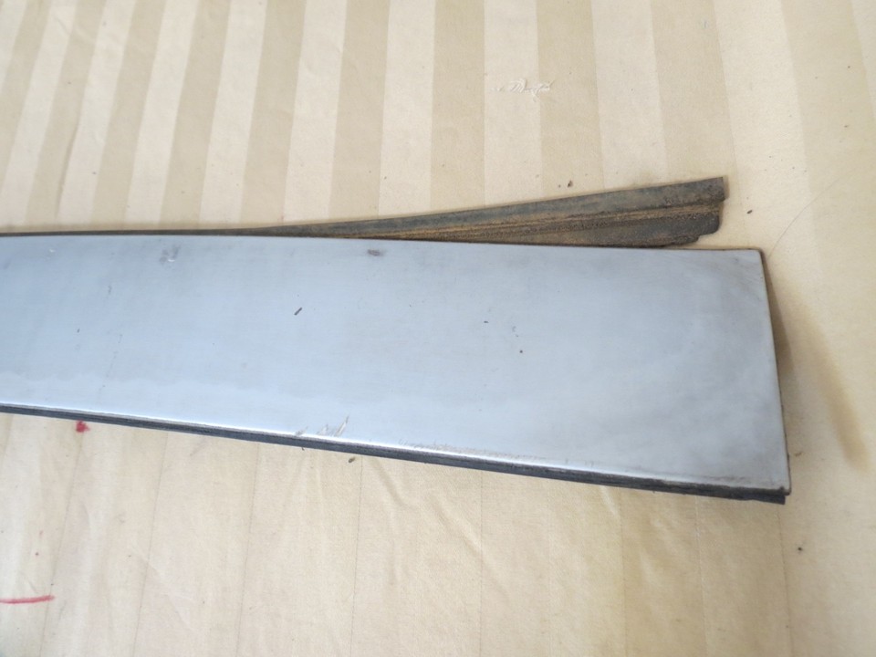 04-08 Chrysler Crossfire Front TOP CENTER Windshield A-Pillar Molding ...