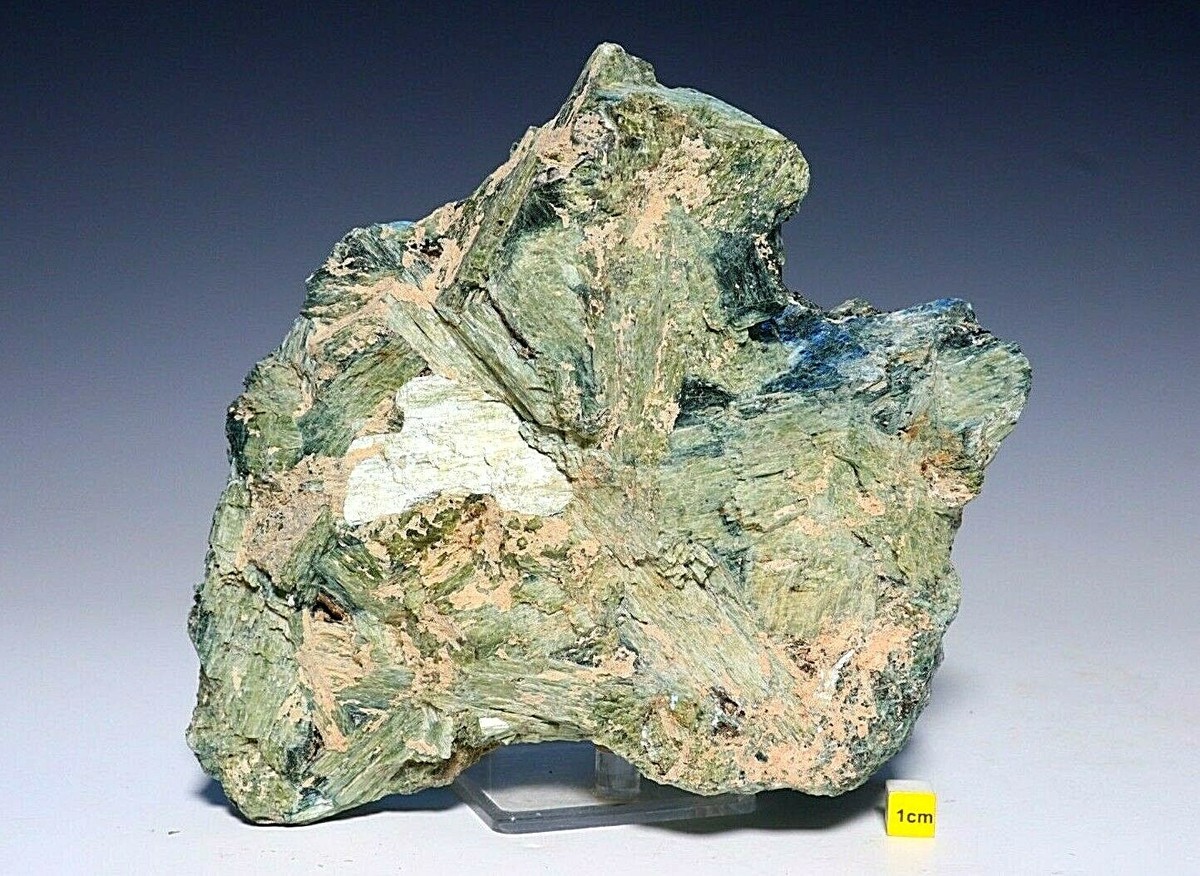 Tremolite Actinolite Green Actinolite In Mica Bulgaria Actinolite In