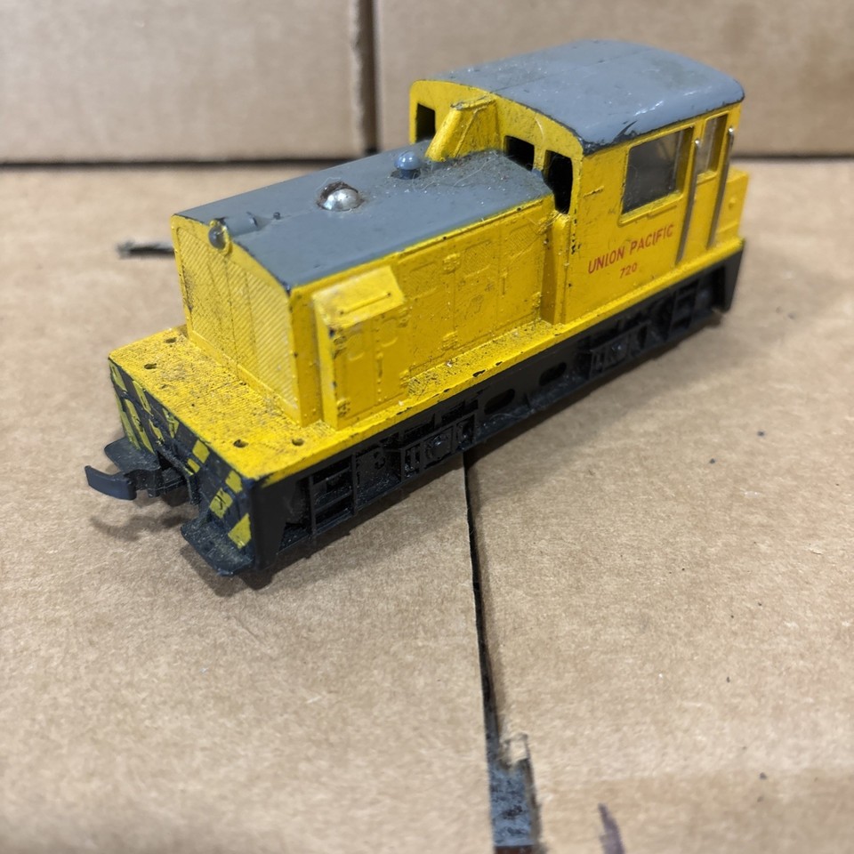 AHM Union Pacific No. 720 Diesel Switcher HO Engine Locomotive Vintage ...