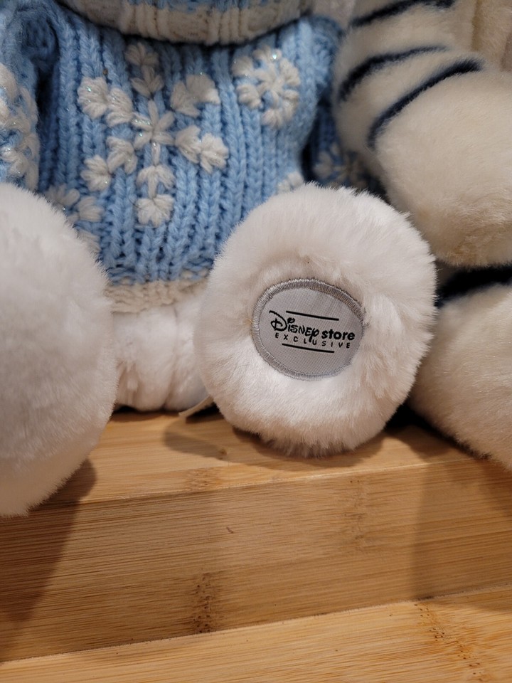 Disney Store Winnie the Pooh Eeyore Tigger Christmas Snowflake Winter ...