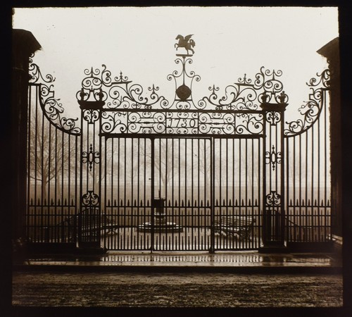 GATES OF THE INNER TEMPLE GARDENS LONDON DATED 1910 Magic Lantern Slide ...