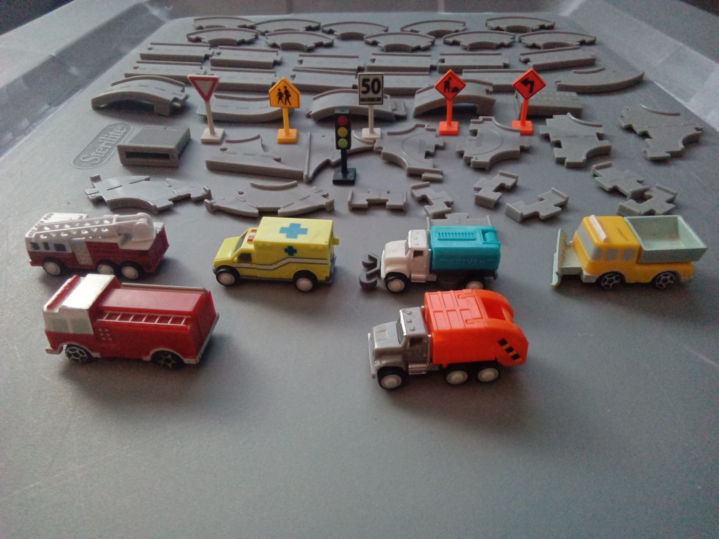 DRIVEN by BATTAT Pocket Series Mini Micro Lot of 11 Vehicles + Track ...