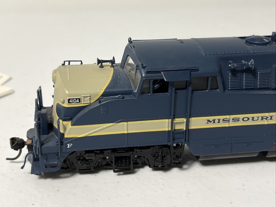 Life-Like “Proto 2000” 8351 - BL2 Locomotive - Missouri Pacific #4104 ...