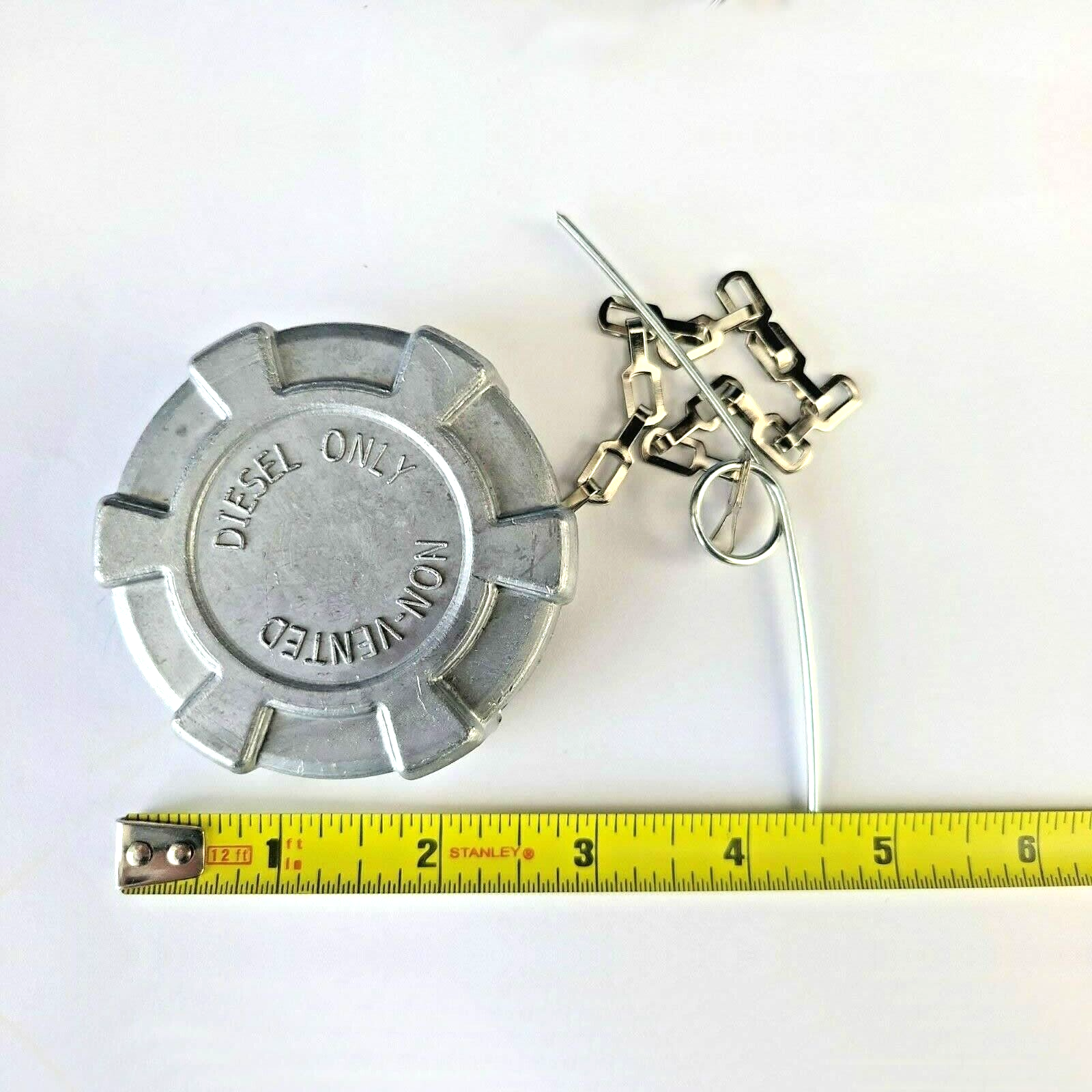 2 1/5" Fuel Cap Assy Alum Non Locking & Chain for International Ford ...