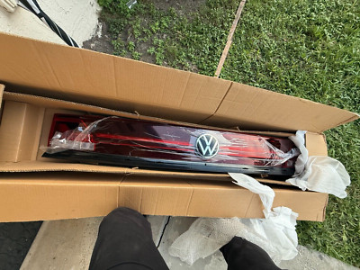 2024 Volkswagen Atlas Rear Center Liftgate Trunk Lid LED Tail Light ...