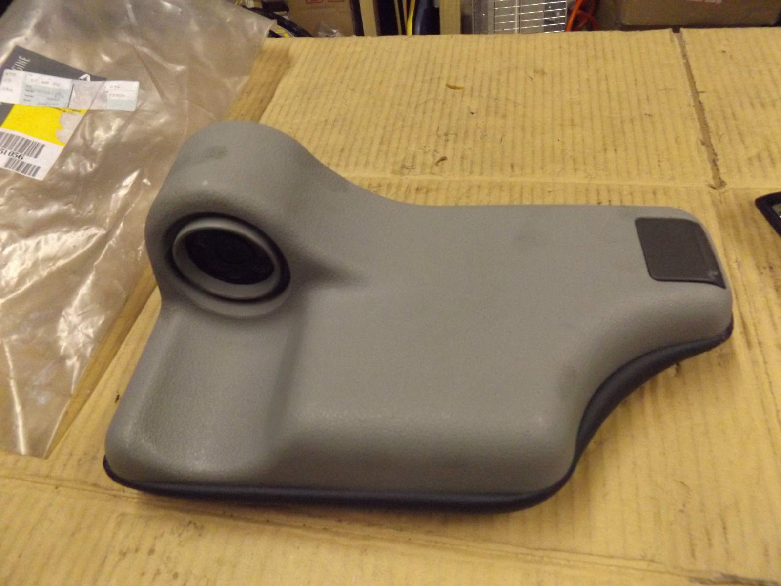 New Genuine Renault Megane Scenic leather centre Armrest lid 7701051056 ...