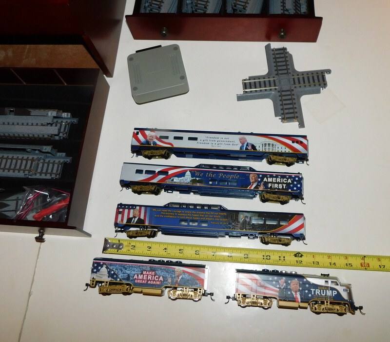 TRUMP EXPRESS HAWTHORNE VILLAGE BRADFORD EXCHANGE TRAIN SET HO WOOD ...
