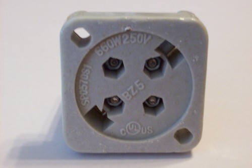 2" SQUARE BASE PORCELAIN PONY CLEAT LAMP SOCKET E26 NEW 47717JB | eBay