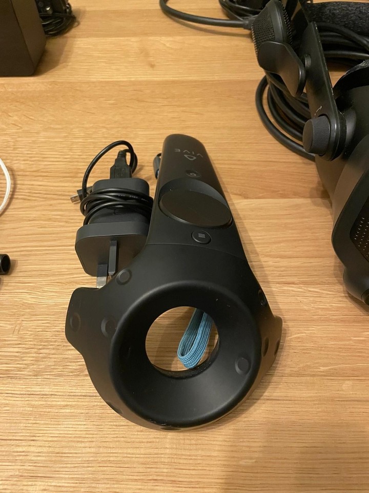 Valve Index VR Headset + Vive Controllers & Base Stations – Complete ...