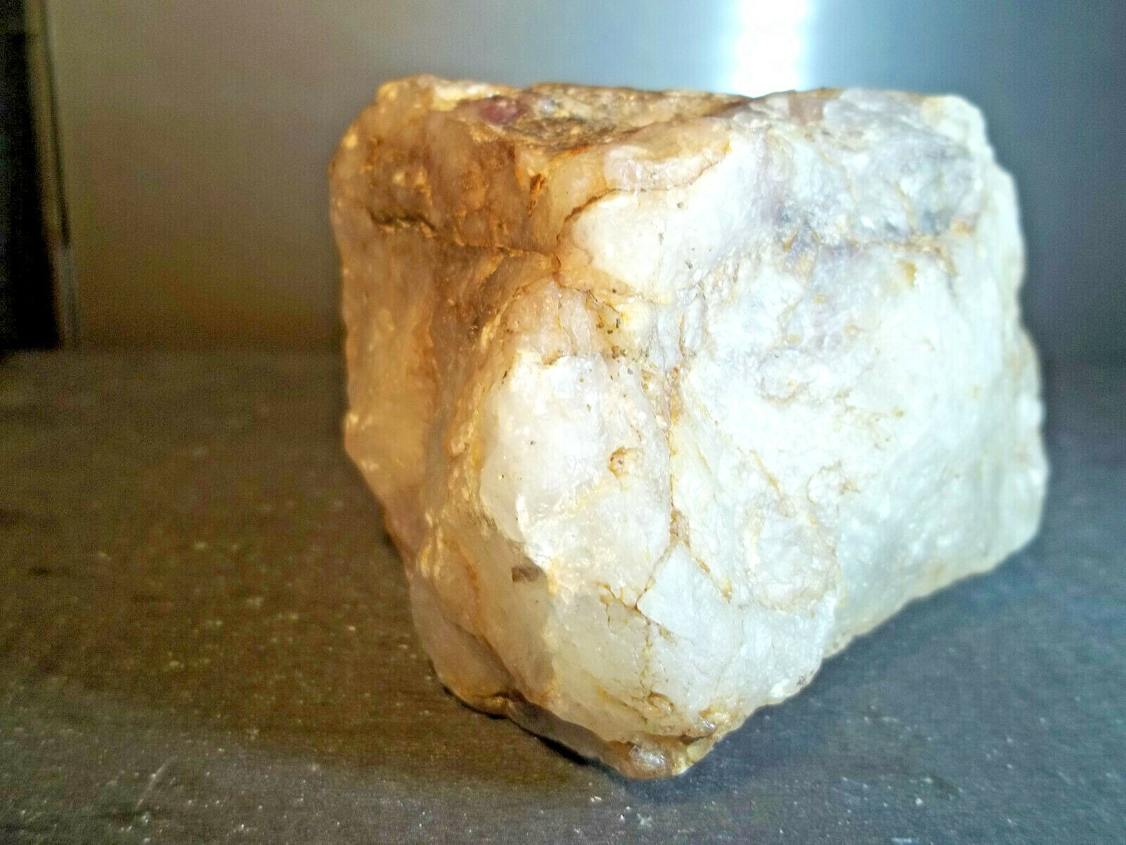 MINÉRAUX. QUARTZITE. ROCHE SILICEUSE MASSIVE. Hautes-Alpes, FRANCE ...