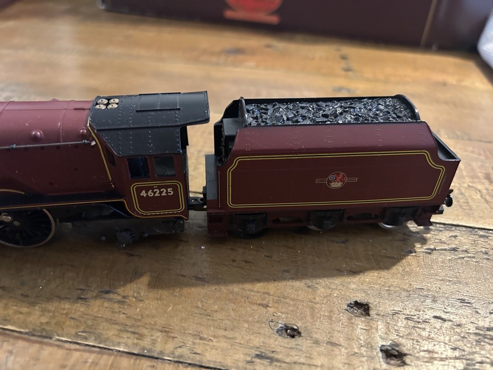 Hornby R2023 OO Gauge Class 8P BR Maroon "Duchess of Gloucestershire ...
