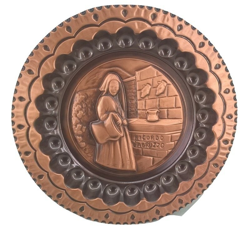 Piatto in rame donna con tina fontana ricordo d'abruzzo da muro parete ...