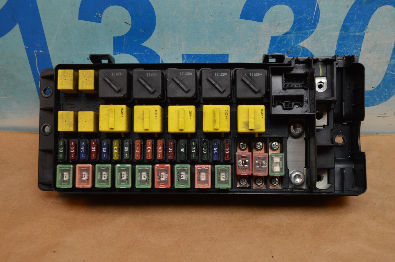 2006 Bentley Arnage Left Front FUSEBOX Relay Control Module PM100032PD ...