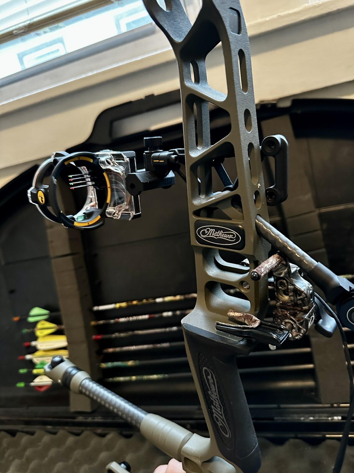 Mathews V3 27 Right Hand Compound Bow Green Camo 26.5 inch 70 lb | eBay