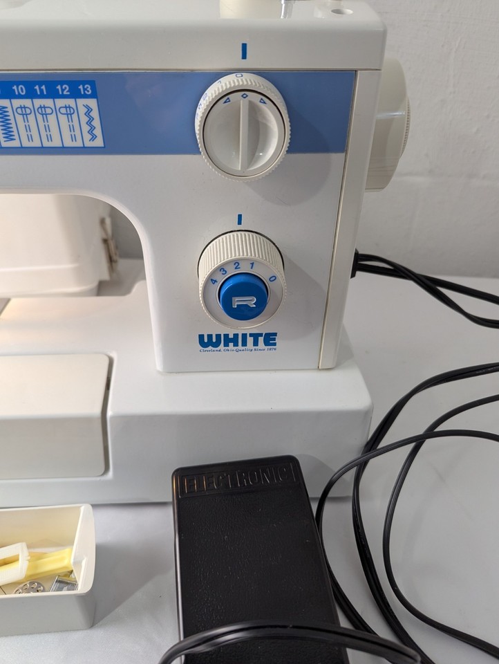 Vintage White Sewing Machine Model 1418 With Foot Pedal & Manual And ...