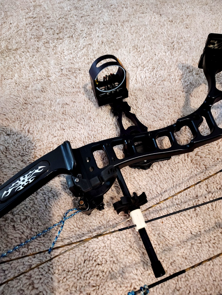 DARTON MAVERICK XT COMPOUND BOW WITH ACCESSORIES | eBay