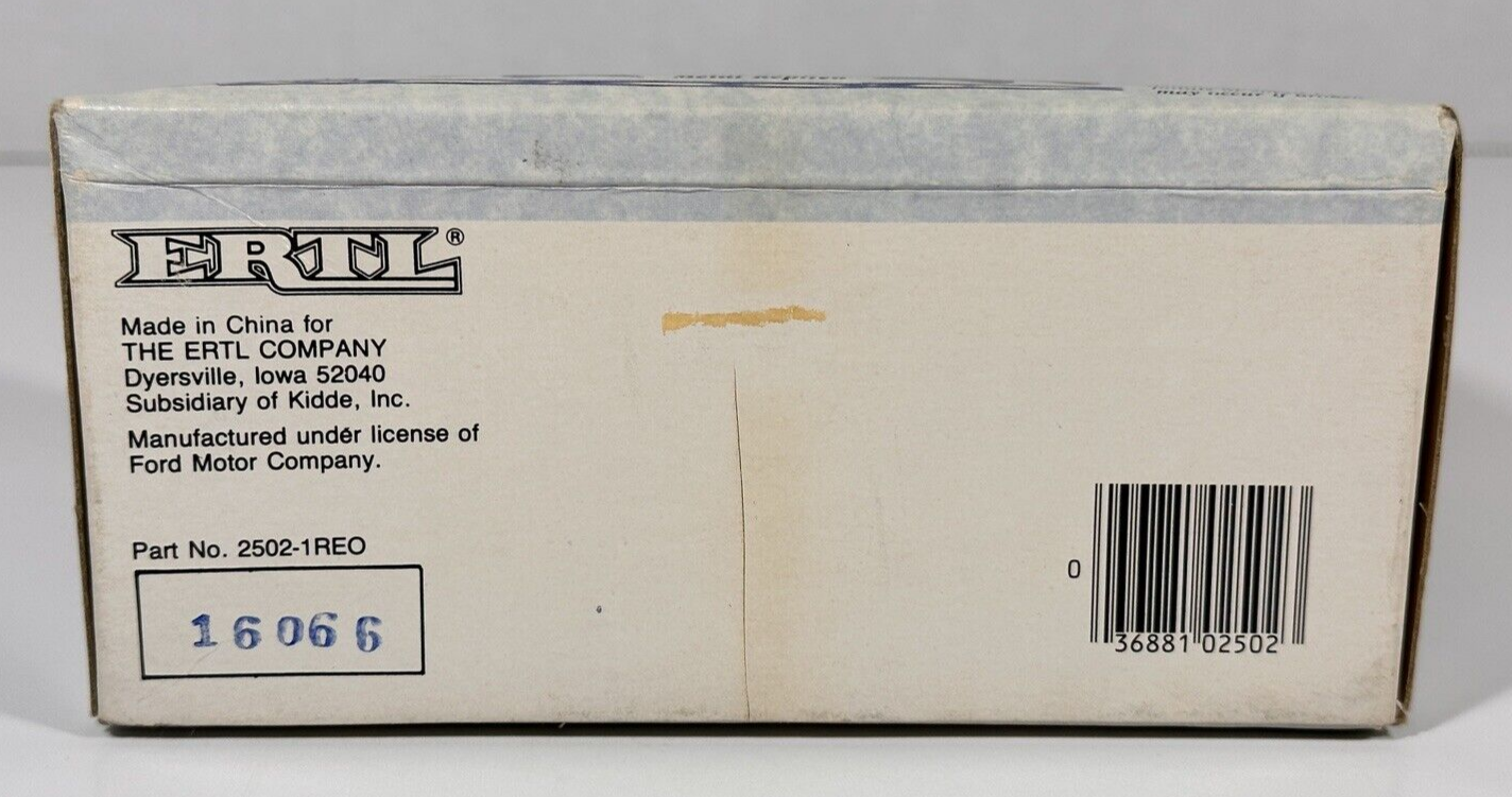 1913 FORD Model T Van NIB 1:43 Scale ERTL White Tires 'VINTAGE VEHICLES ...