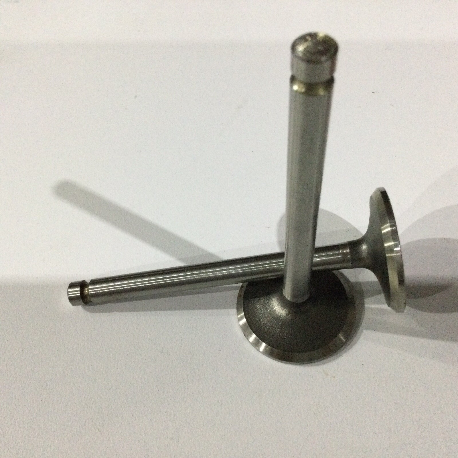 BMC A series 1275cc Inlet Valves PAIR Mini 1275GT Midget Sprite 1300 ...